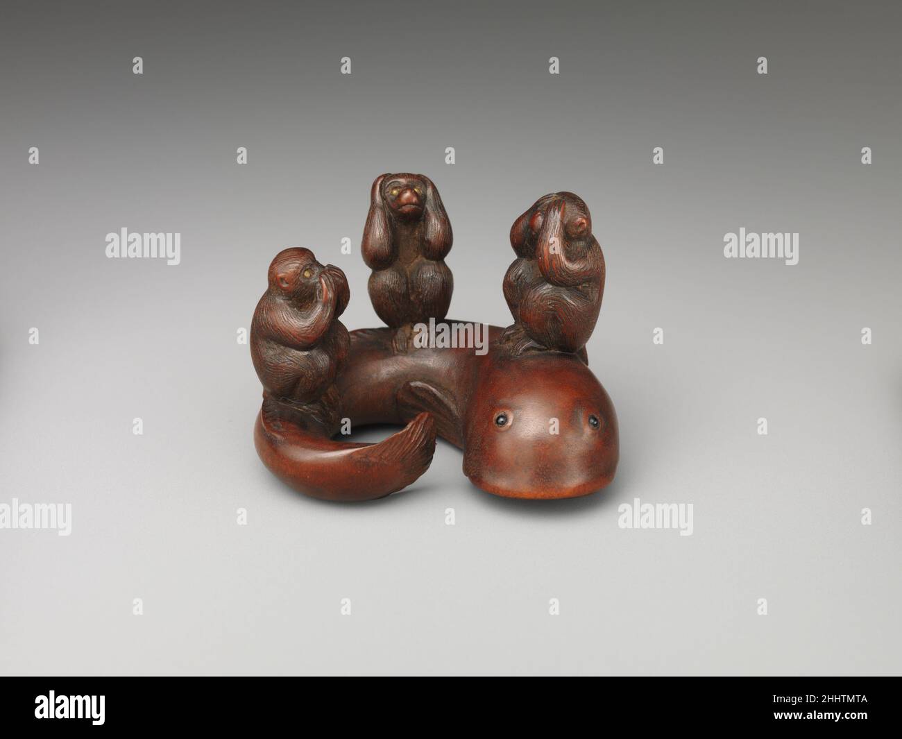 Netsuke de trois singes au fond d'un poisson (Sanbiki Saru) 19th siècle ...