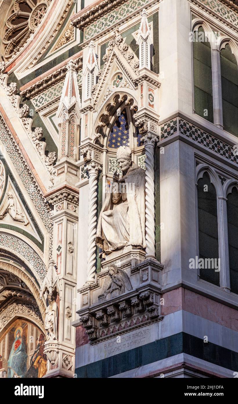 Statue de Saint Antoninus (1389-1459) un frère dominicain qui fut ...