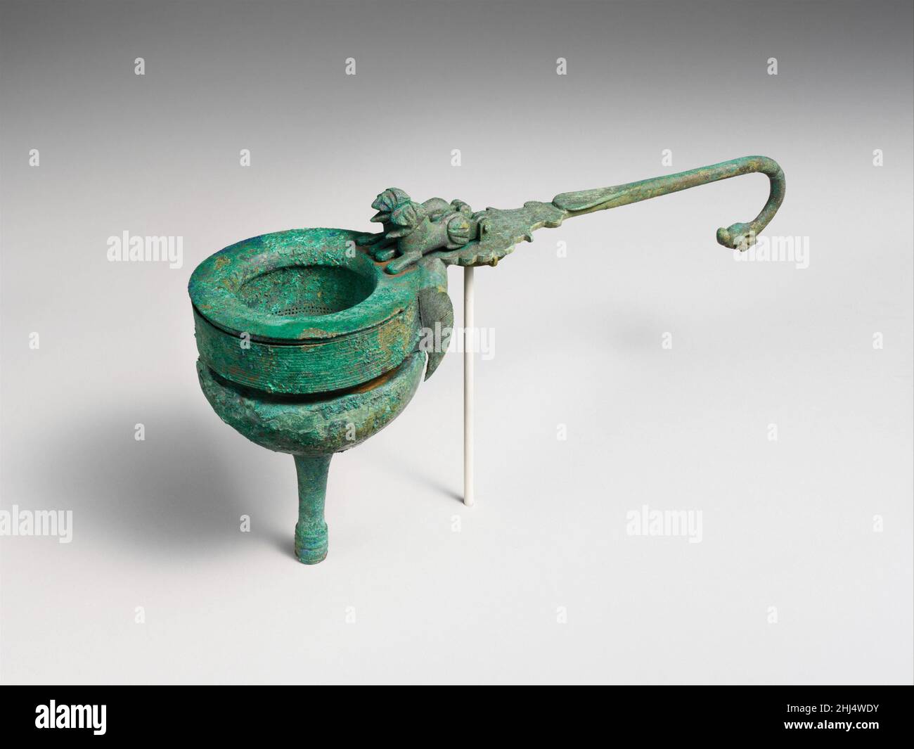 Entonnoir en bronze, tamis, env.550–500 C.-B. Etruscan les Etrusques ...