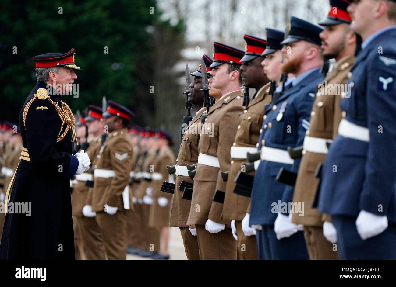 Le Lieutenant-général Sir Christopher Tickell, chef adjoint de l'état ...