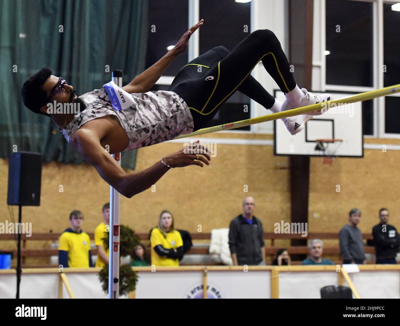 Saut en hauteur lituanie Banque de photographies et d’images à haute ...