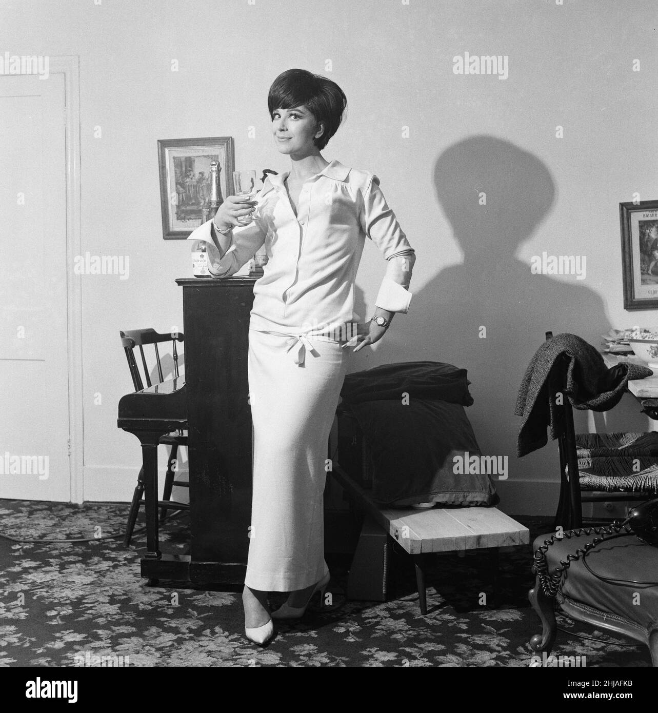 Actress fenella fielding Banque de photographies et d’images à haute ...