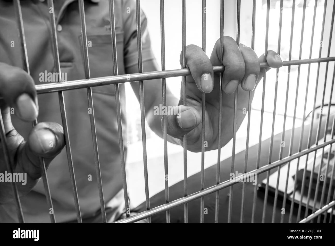 Prisoner standing behind prison cell Banque de photographies et d ...