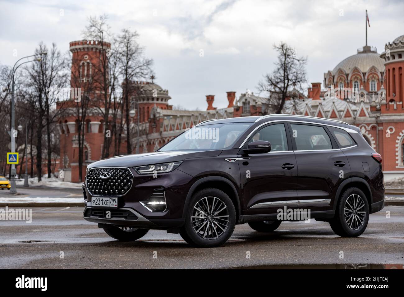moscou, russie - 18 mars 2020 : vue latérale du nouveau vus familial ...