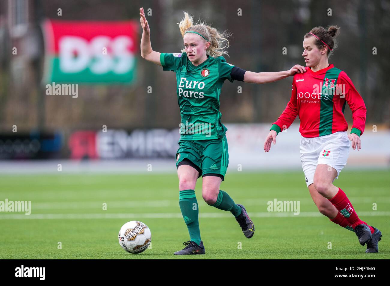 Haarlem - Kim Hendriks de Feyenoord V1, Amy visser de DSS V1 lors du ...