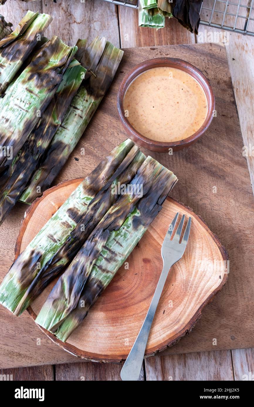 gâteau au poisson grillé, fait de maquereau moulu mélangé avec des ...