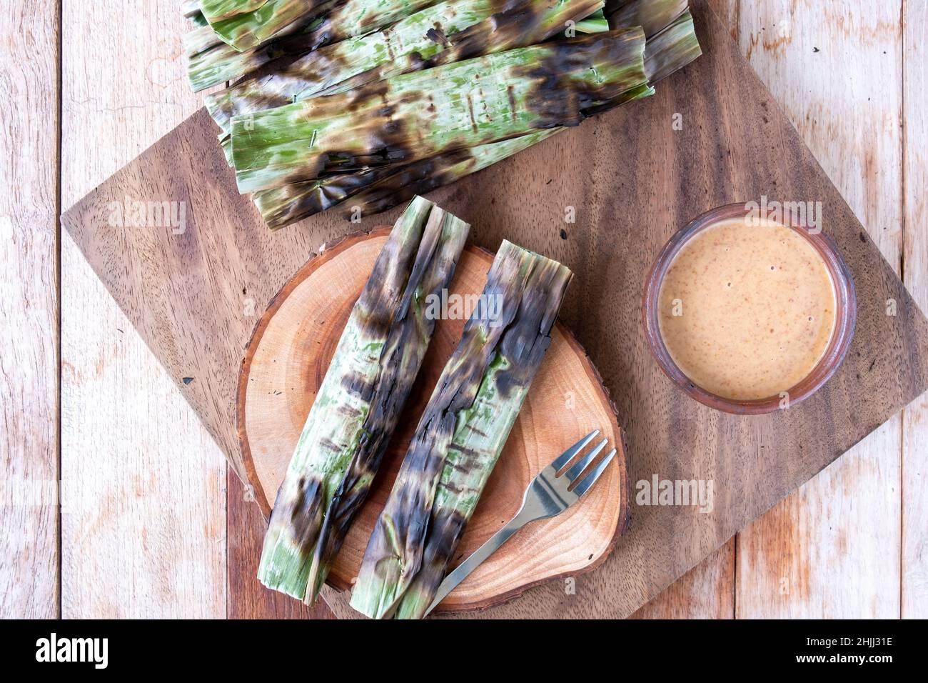 gâteau au poisson grillé, fait de maquereau moulu mélangé avec des ...