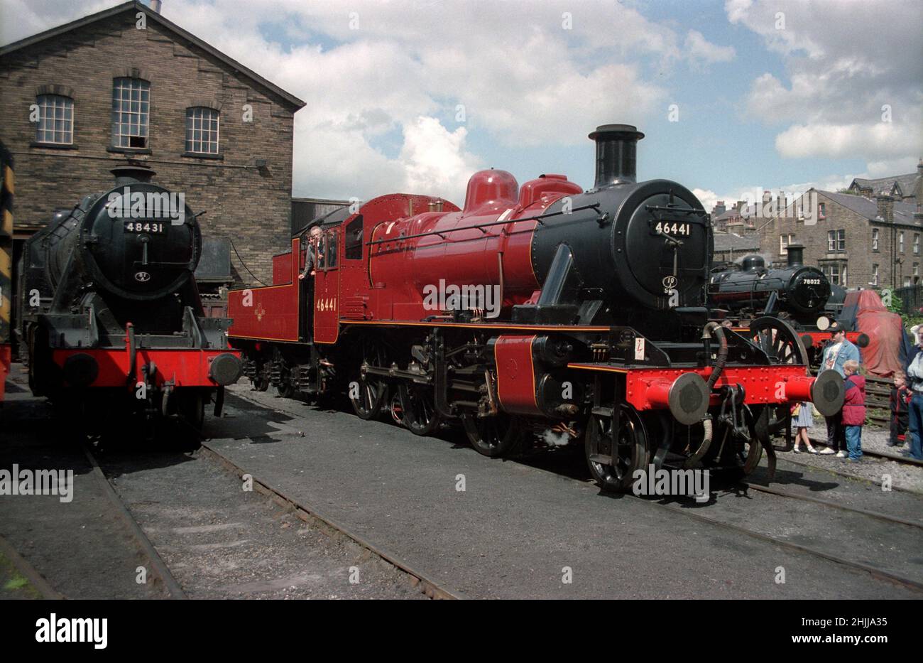 Ivatt classe 2 locomotive tendre 46441 vu dans le chantier de Haworth ...