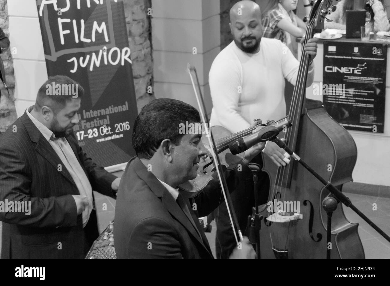 Groupe de violoniste tzigane roumain Banque de photographies et d ...