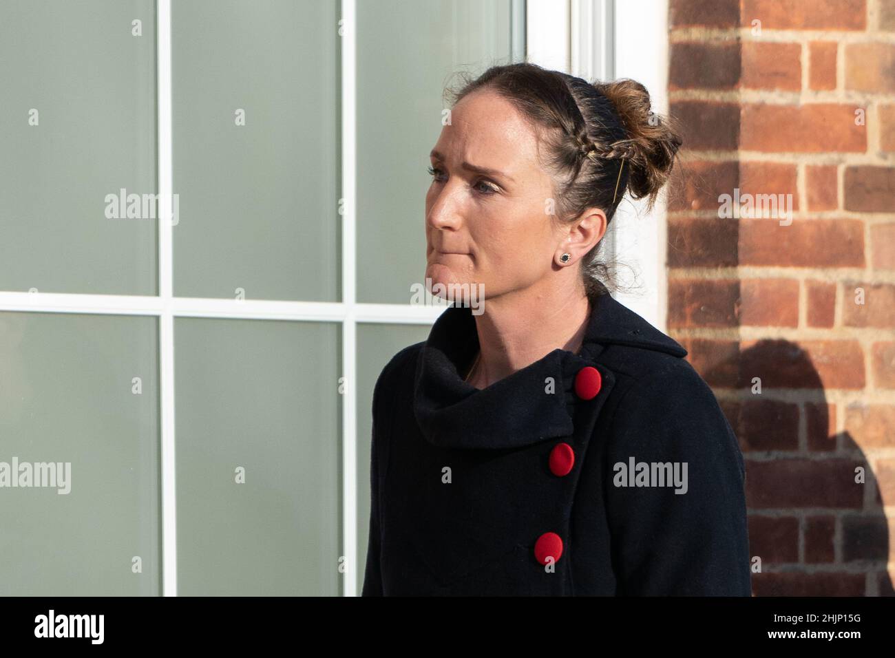 Sarah Molds, ancienne enseignante de l'école primaire, arrive au palais ...