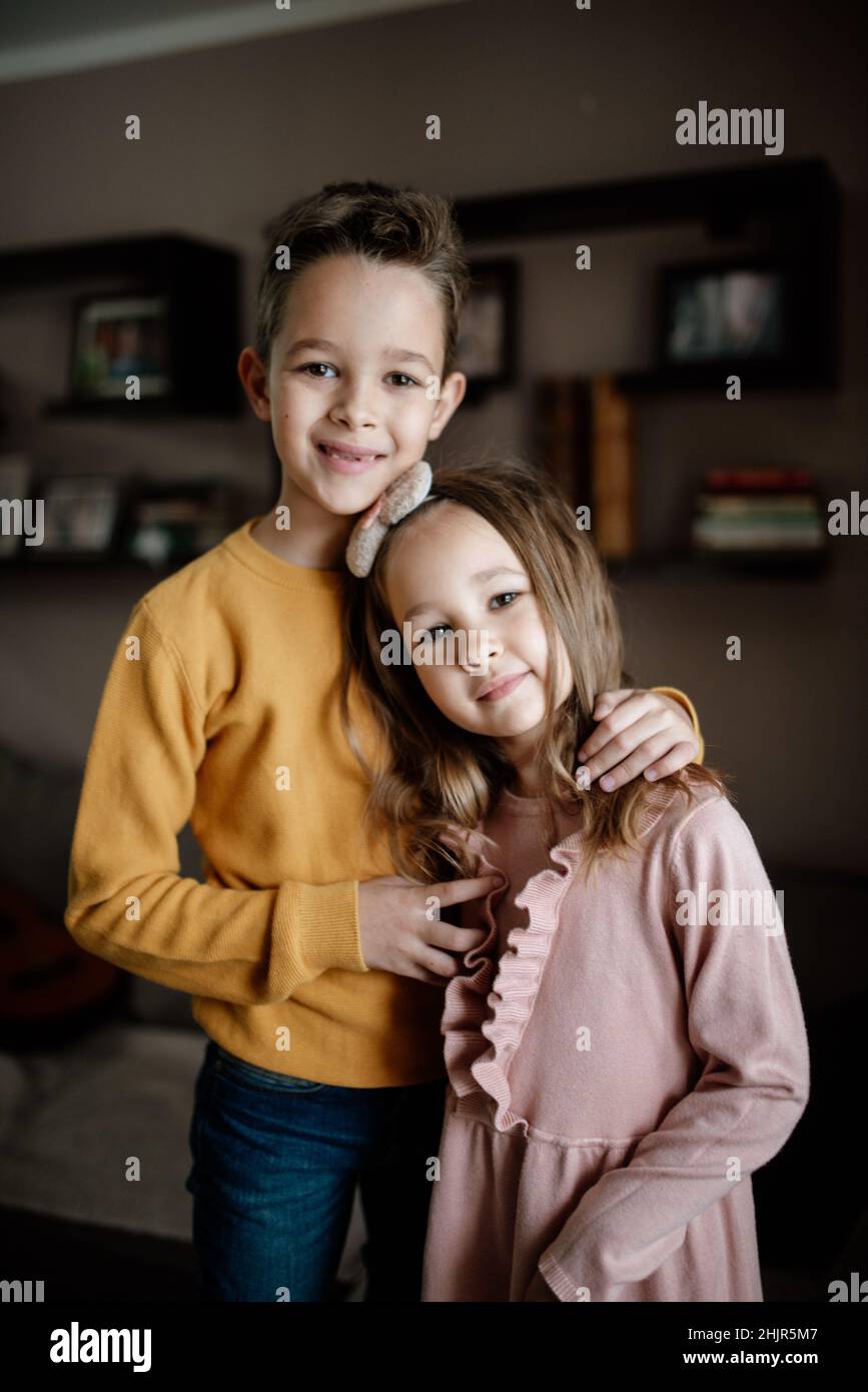 Soeur enfant Banque de photographies et d’images à haute résolution - Alamy