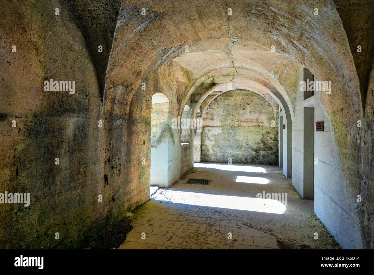 Intérieur, du fort militaire italien de la première Guerre mondiale ...