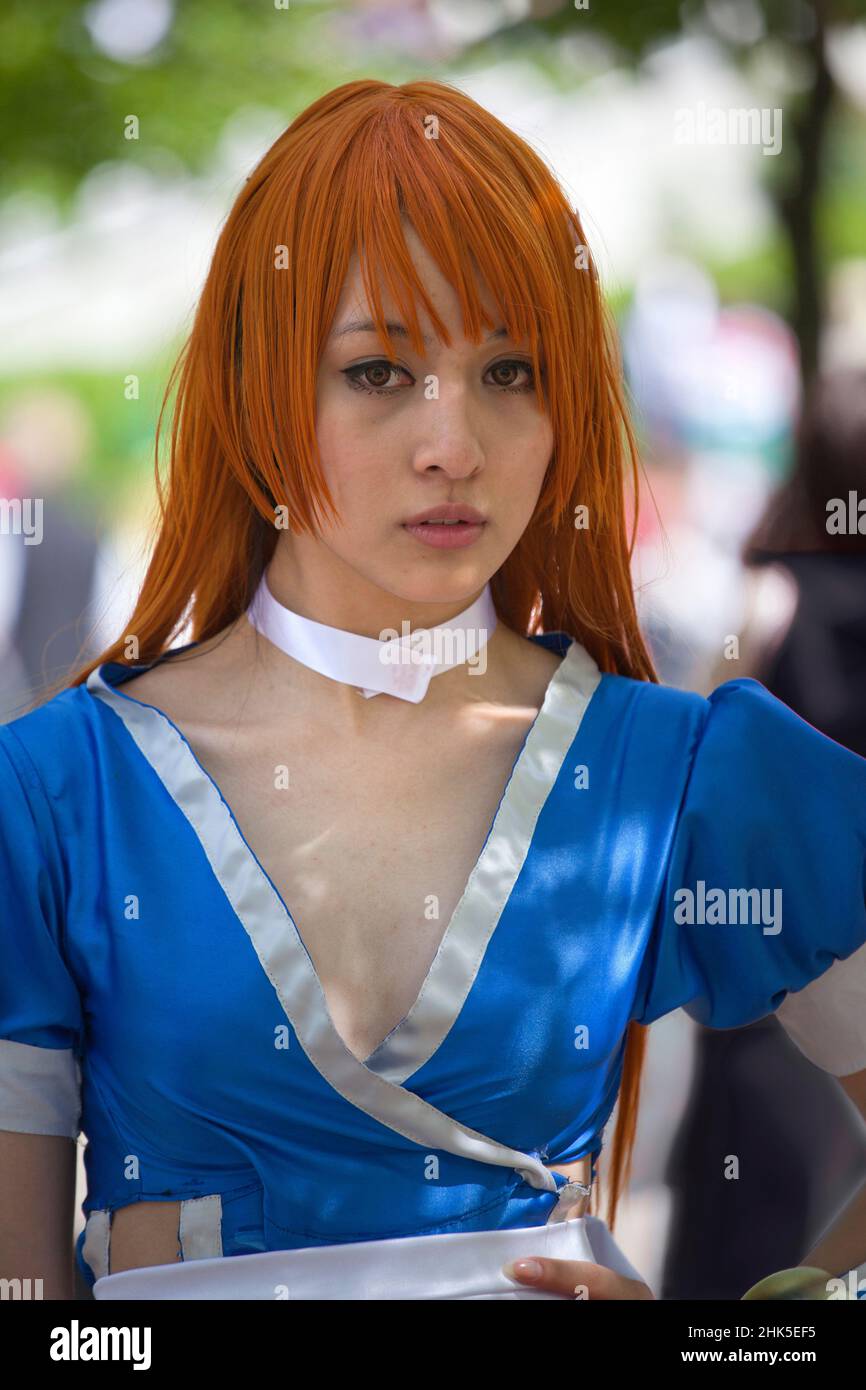 Cosplay folk qui fait sa chose à l'extérieur d'un Anime Festival dans ...