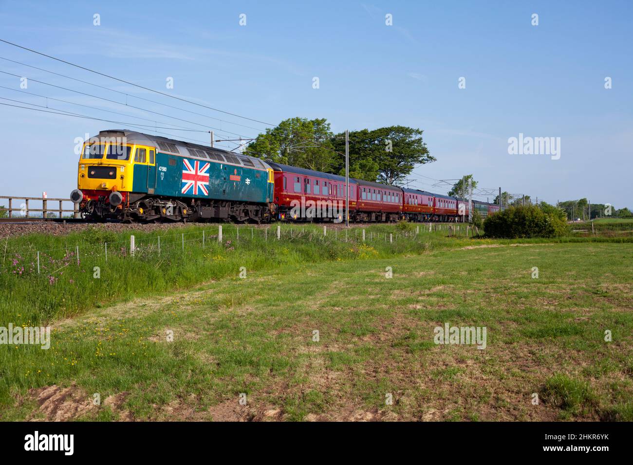 Conserve la locomotive diesel de classe 47 47580 sur la ligne ...