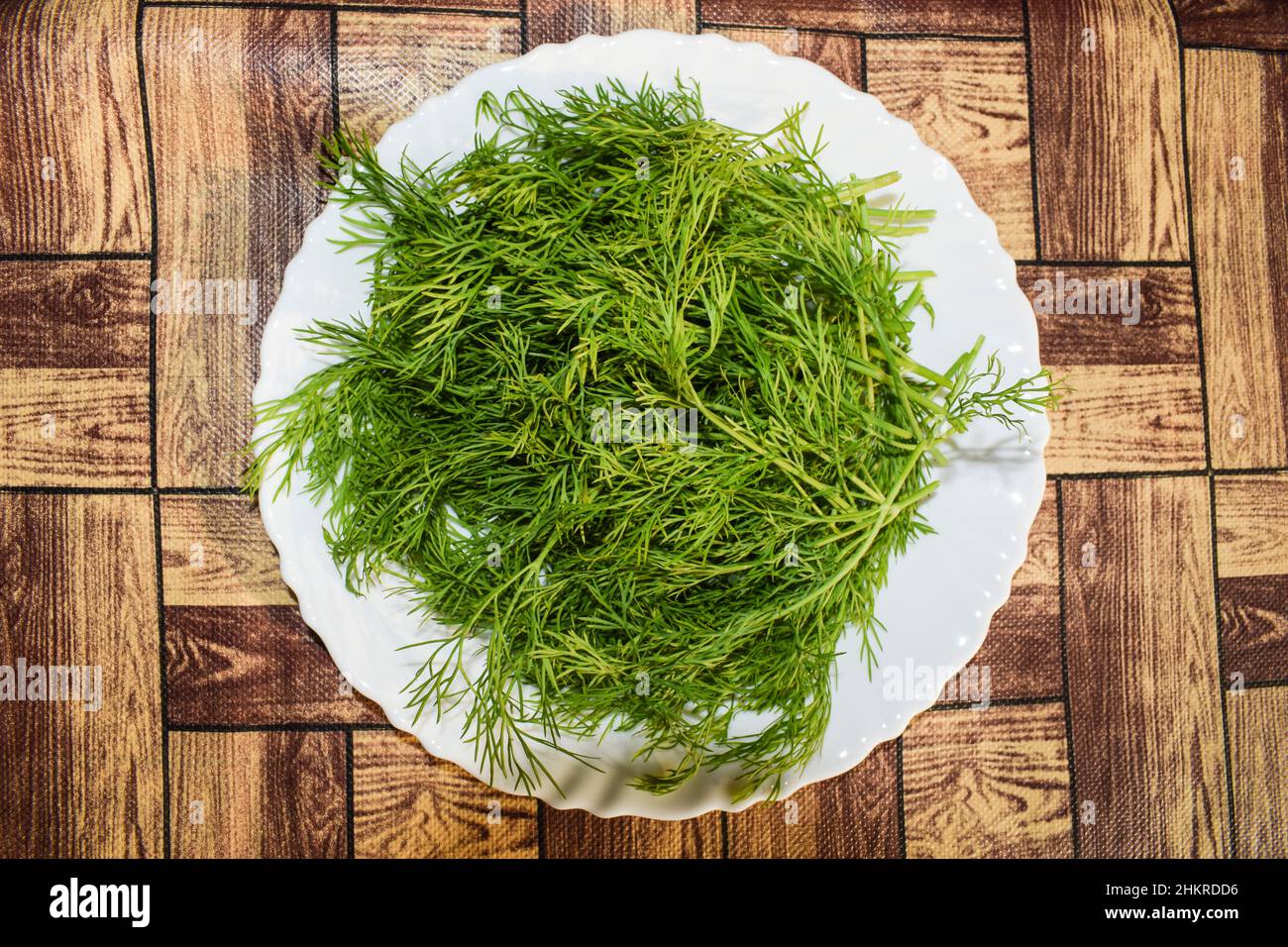 Légume vert-aneth, légumes de saison d'hiver crus spéciaux, fougères ...