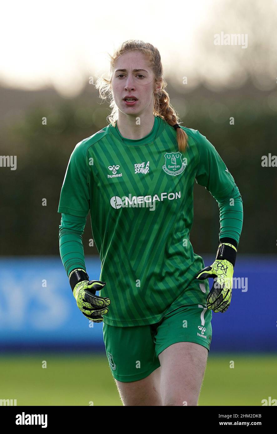 Alexandra MacIver, gardien de but d'Everton, en action contre Reading ...
