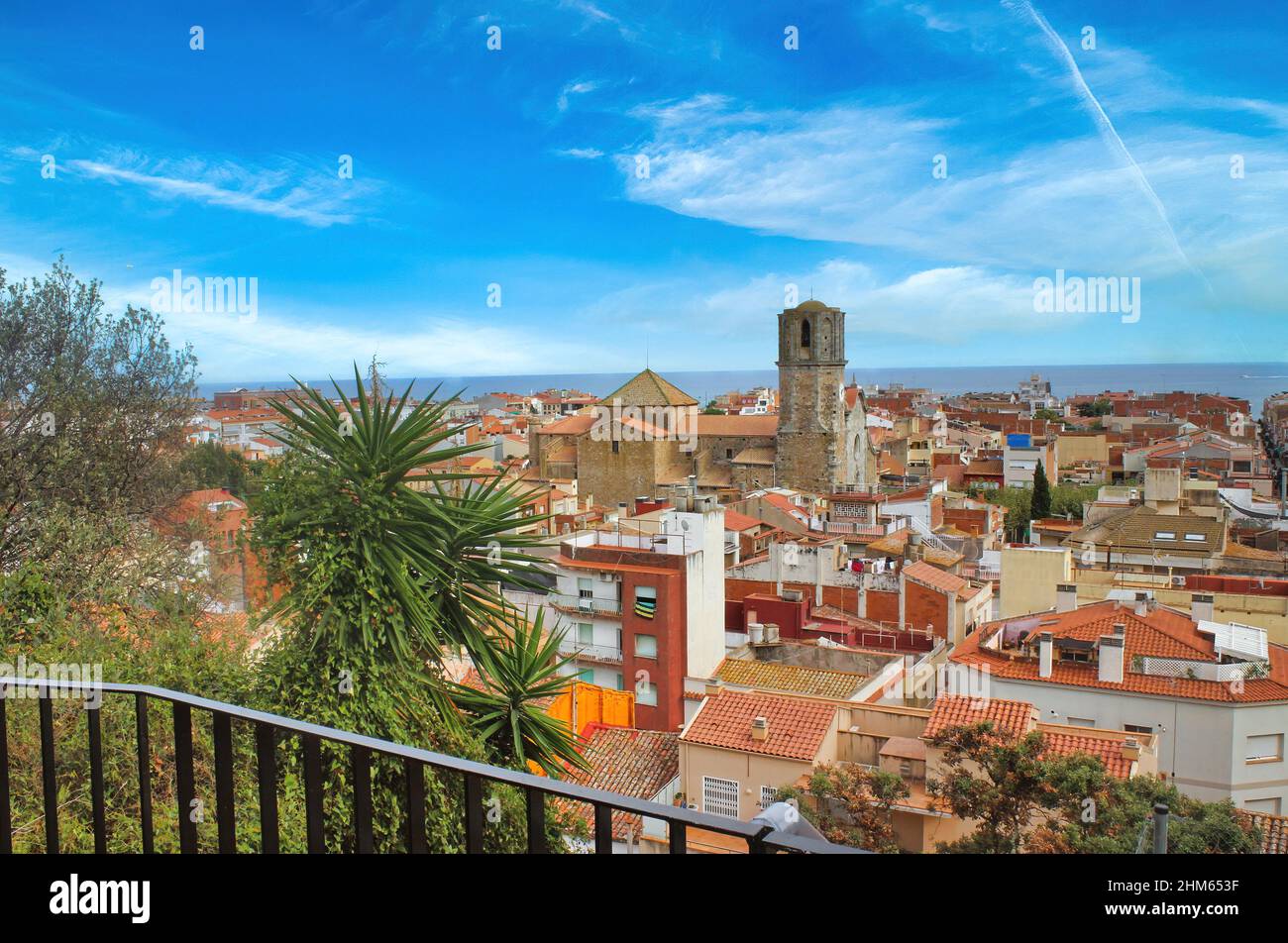 Vue sur les toits de la vieille ville de Malgrat de Mar (Espagne ...