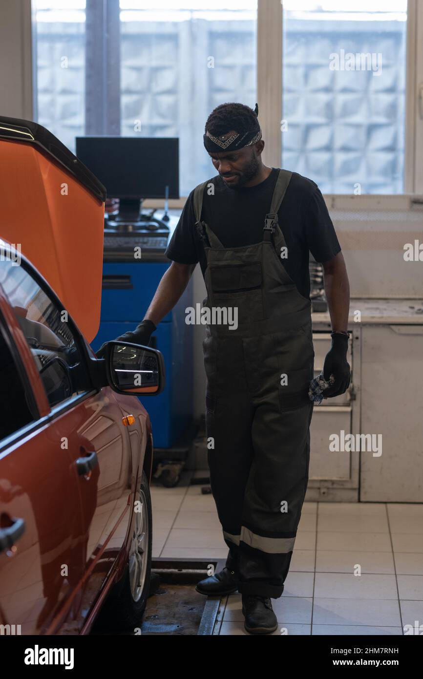 Car mechanic african Banque de photographies et d’images à haute ...