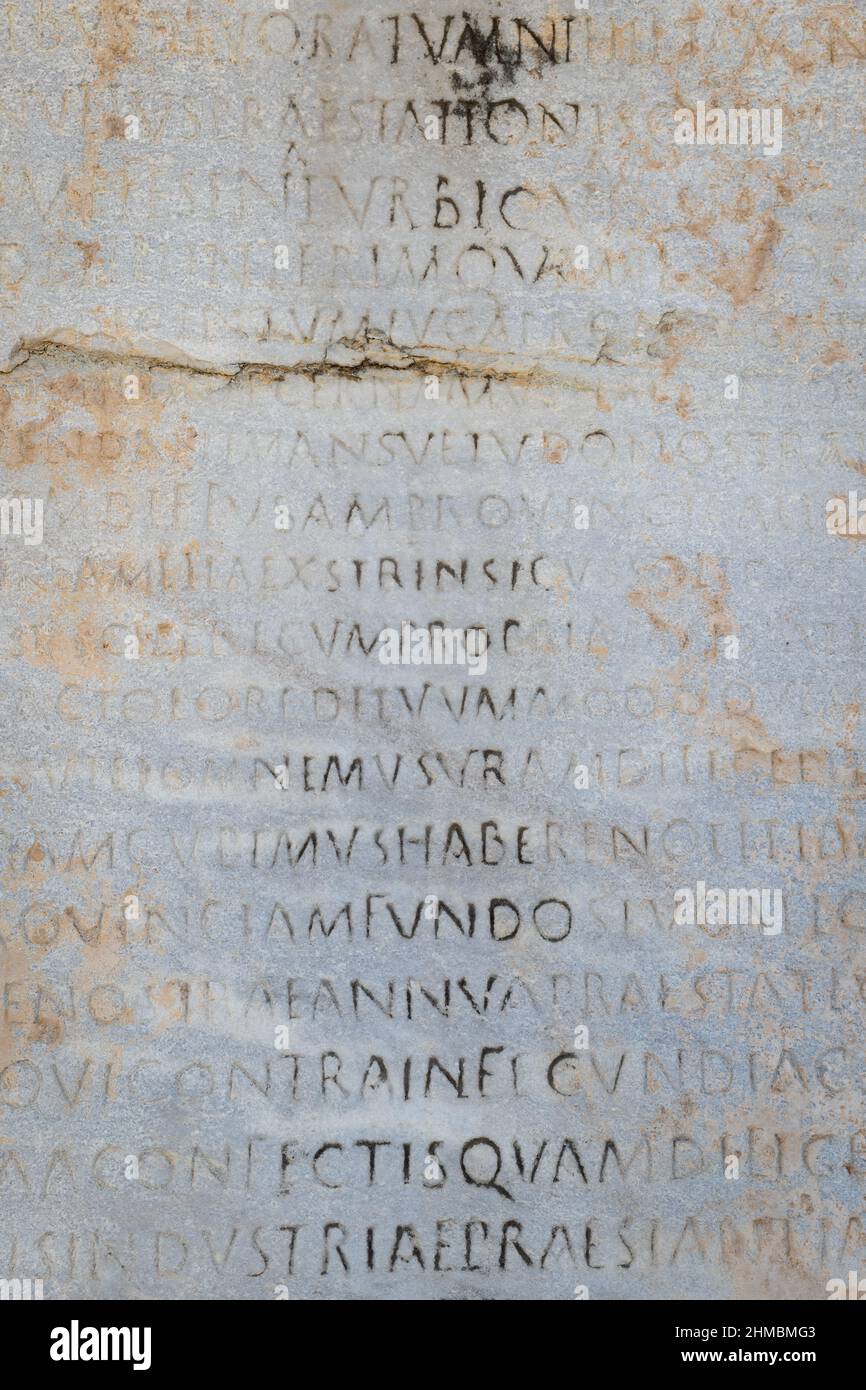 Inscriptions grecques anciennes sur pierre dans le site archéologique d ...