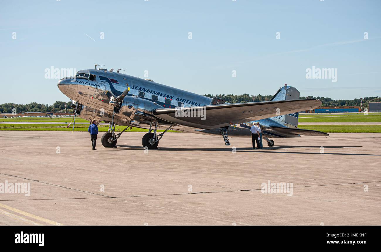 Douglas dc3 dakota fuselage Banque de photographies et d’images à haute ...