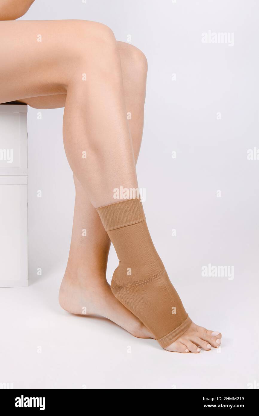 Soulagement de la douleur au pied Banque de photographies et d’images à ...