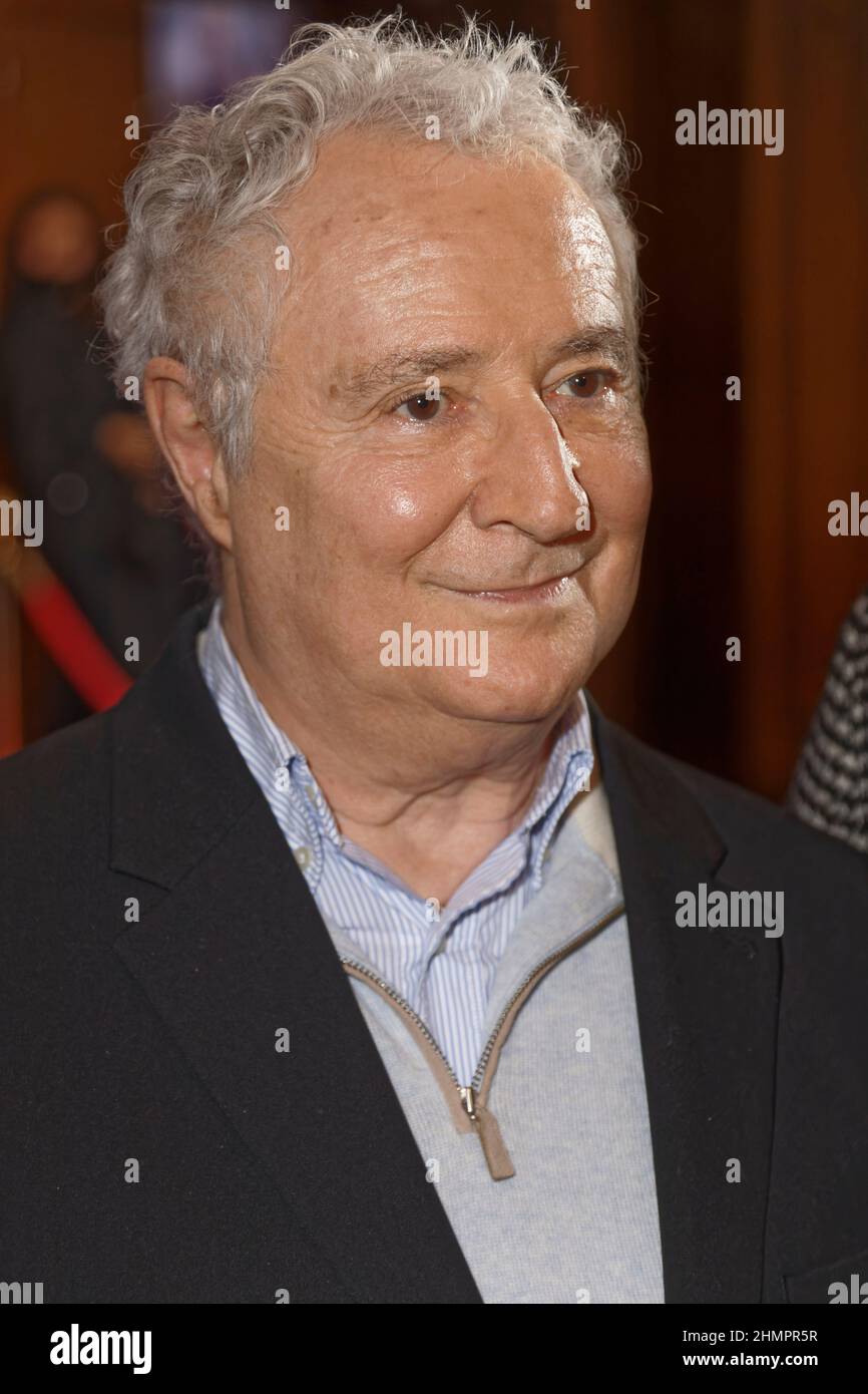 Paris, France. 10th févr. 2022. Daniel Prévost assiste à la première DE ...