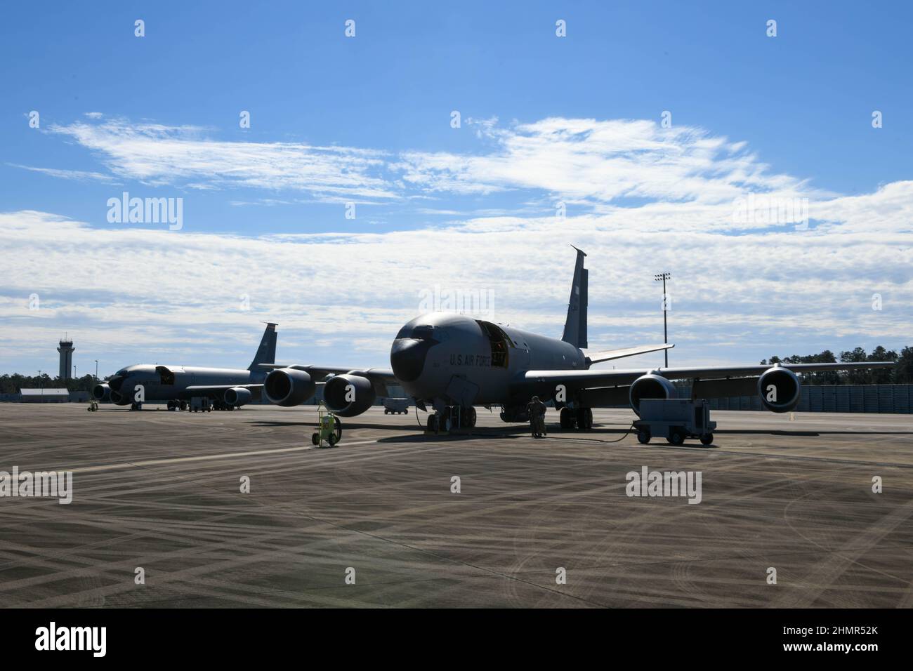 Deux Stratotankers KC-135 de l'aile Air Mobility 97th sont stationnés ...