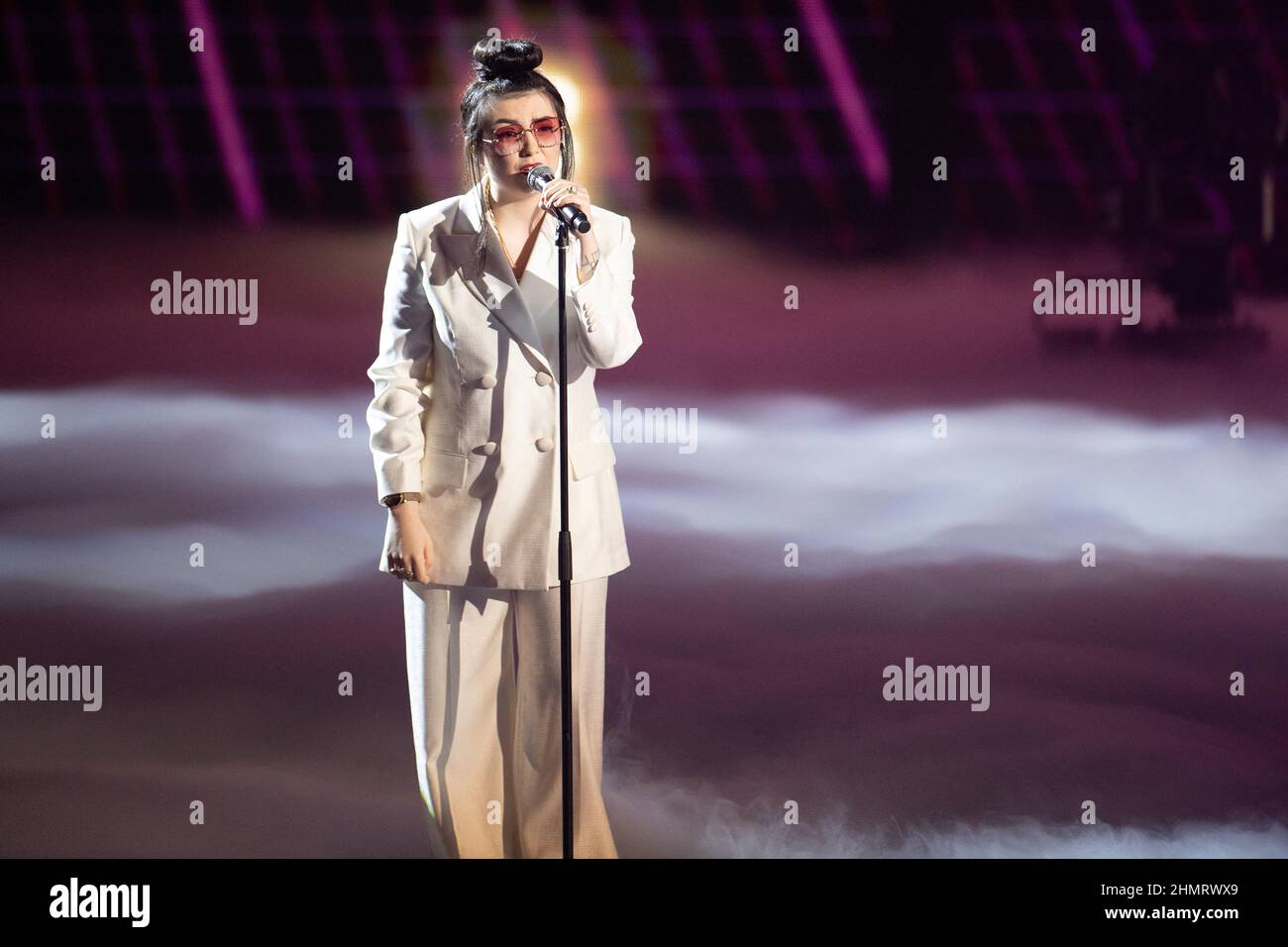 Hoshi singer Banque de photographies et d’images à haute résolution - Alamy