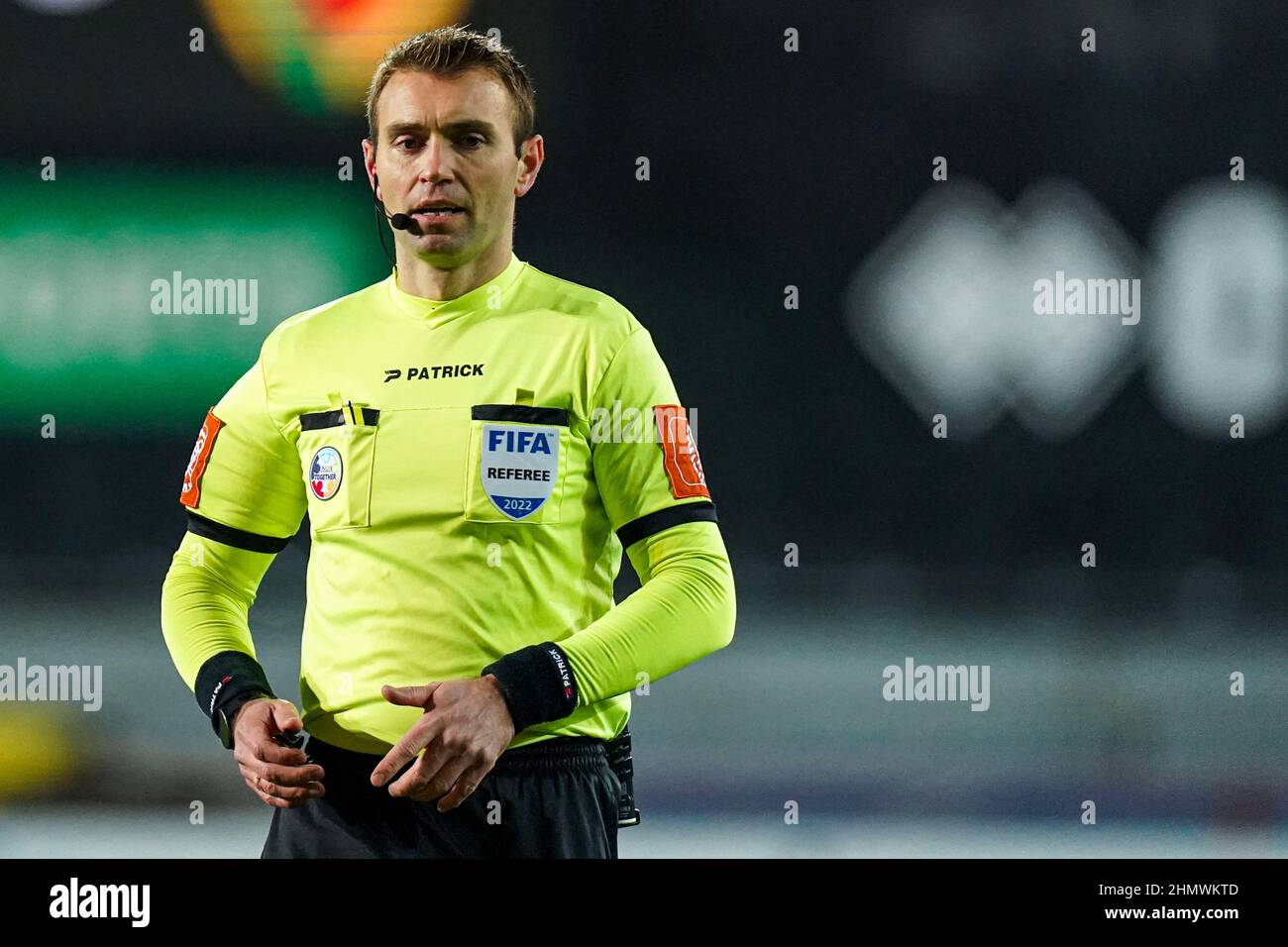 MECHELEN, BELGIQUE - FÉVRIER 12 : arbitre Nicolas Laforge lors du match ...