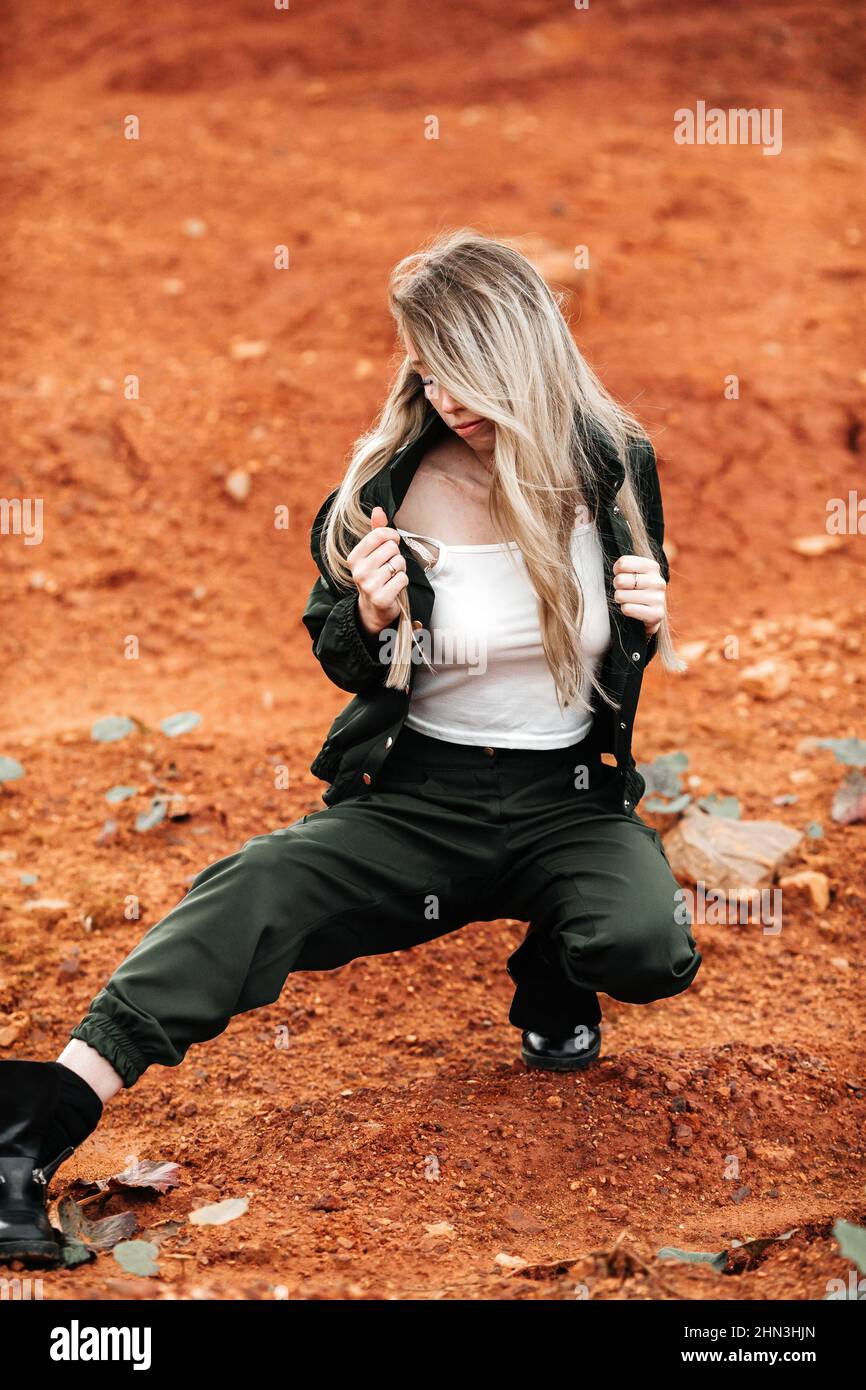 Femme post apocalyptique Banque de photographies et d’images à haute ...