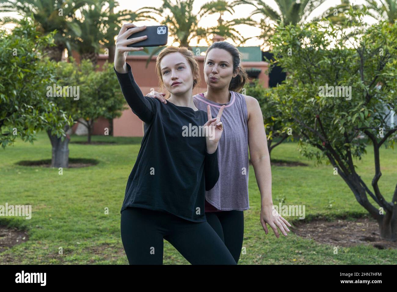 INVENTER ANNA, de gauche à droite : Julia Garner comme Anna Delvey ...