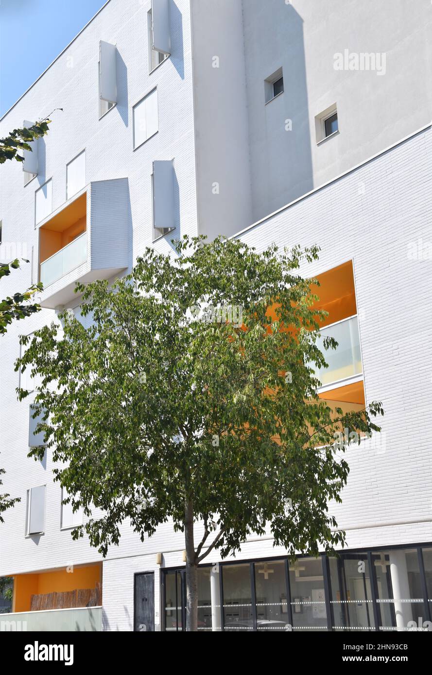 Quelques balcons en saillie Banque de photographies et d’images à haute ...