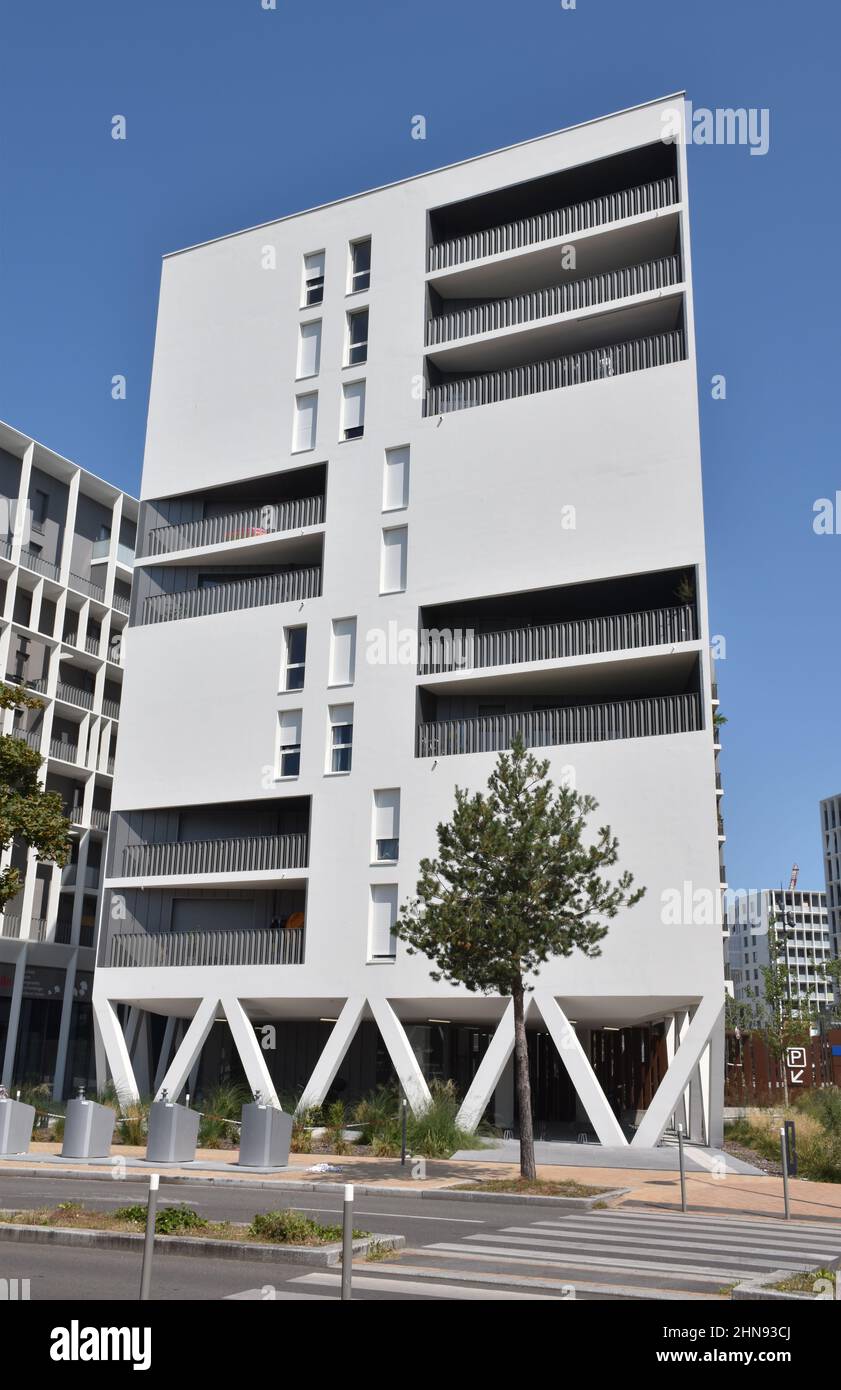 Quelques balcons en saillie Banque de photographies et d’images à haute ...