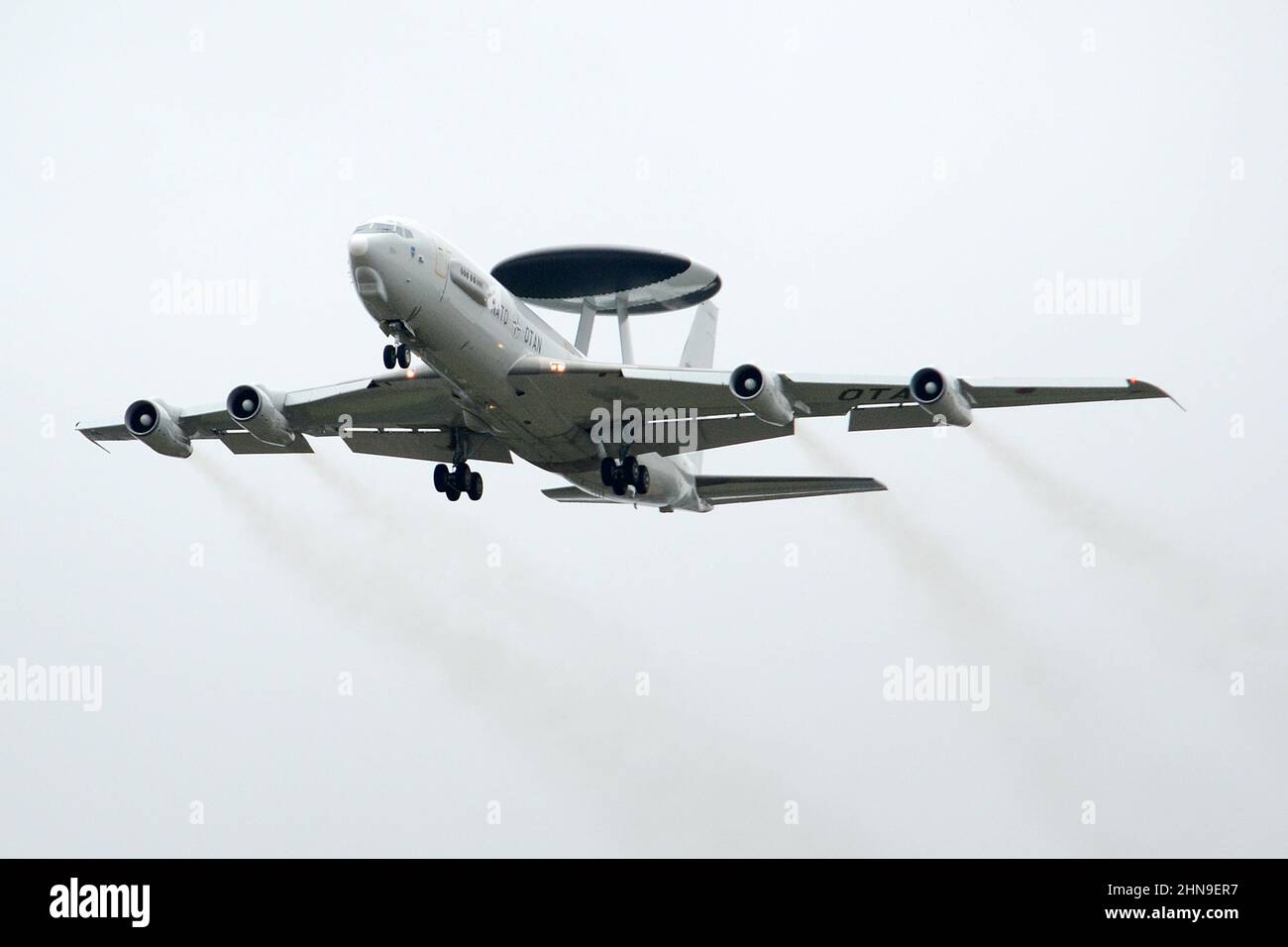 Avion de contrôle et d'alerte rapide OTAN Boeing E-3 Sentry Airborne ... Avion de contrôle et d'alerte rapide OTAN Boeing E-3 Sentry Airborne ...