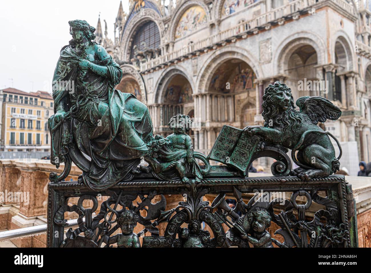15 février 2022. Une sculpture en bronze du Lion de Saint-Marc, symbole ...