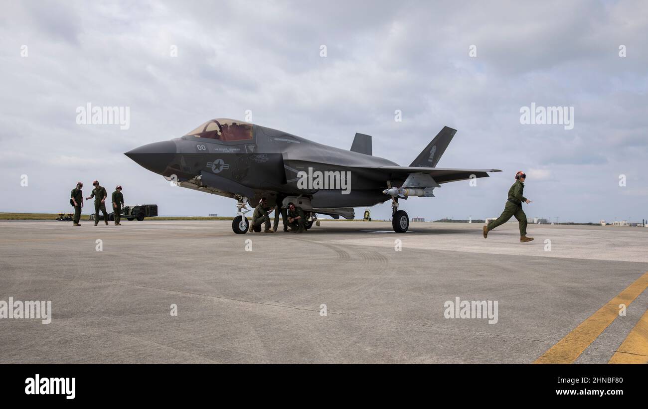 Les Marines des États-Unis avec le Marine Fighter Attack Squadron (VMFA ...