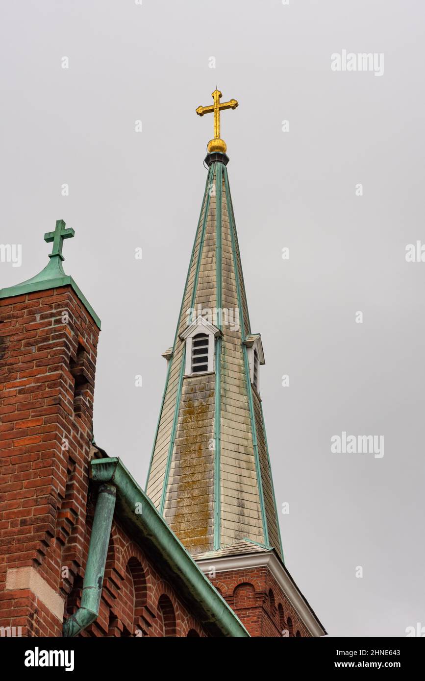 église de brique rouge Banque de photographies et d’images à haute ...