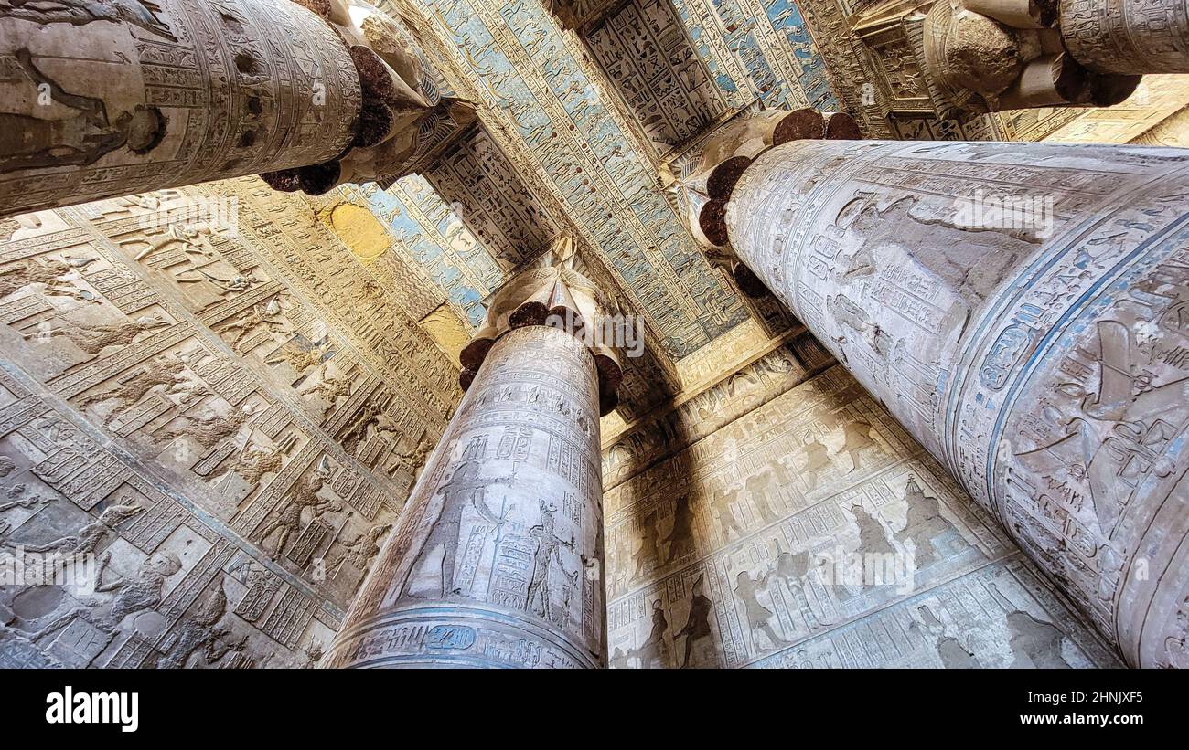 Temple Dendera ou Temple de Hathor. Égypte. Dendera, Denderah, est une ...