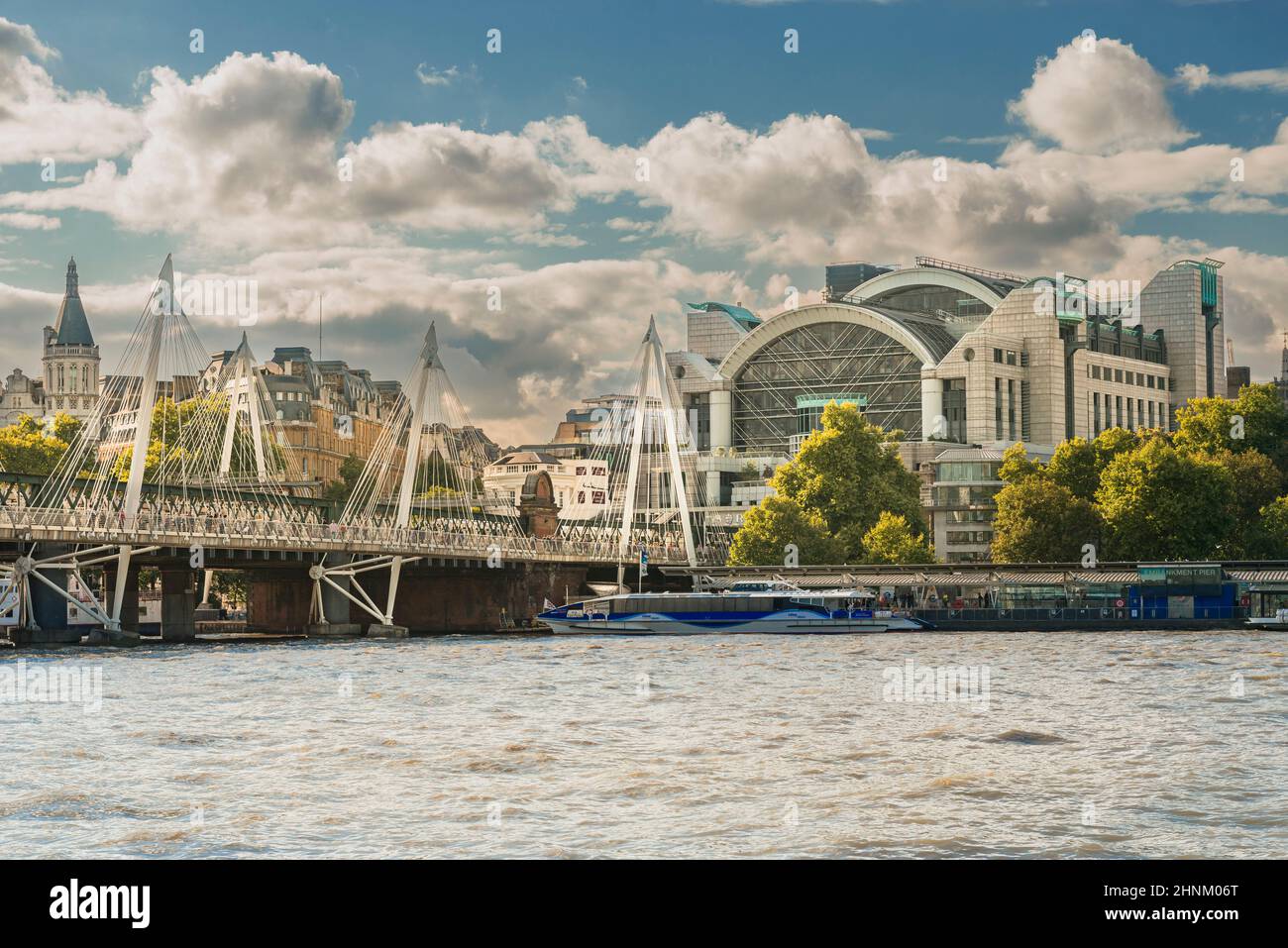 Hungerford rail bridge Banque de photographies et d’images à haute ...