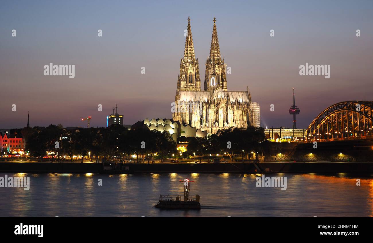 Kölner dom in köln koeln Banque de photographies et d’images à haute ...