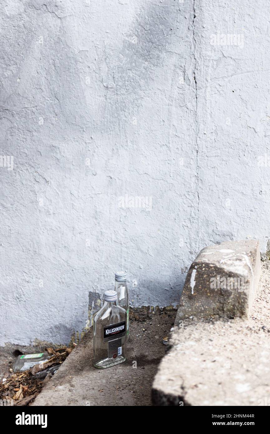 Bouteilles de vodka russe de Kalachnikov d'un quart de litre Photo ...