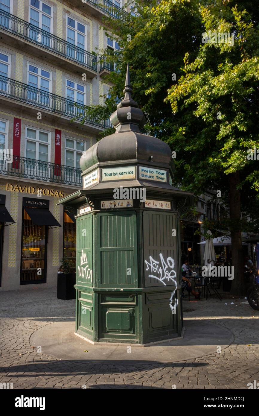 Kiosque d'information touristique Banque de photographies et d’images à ...