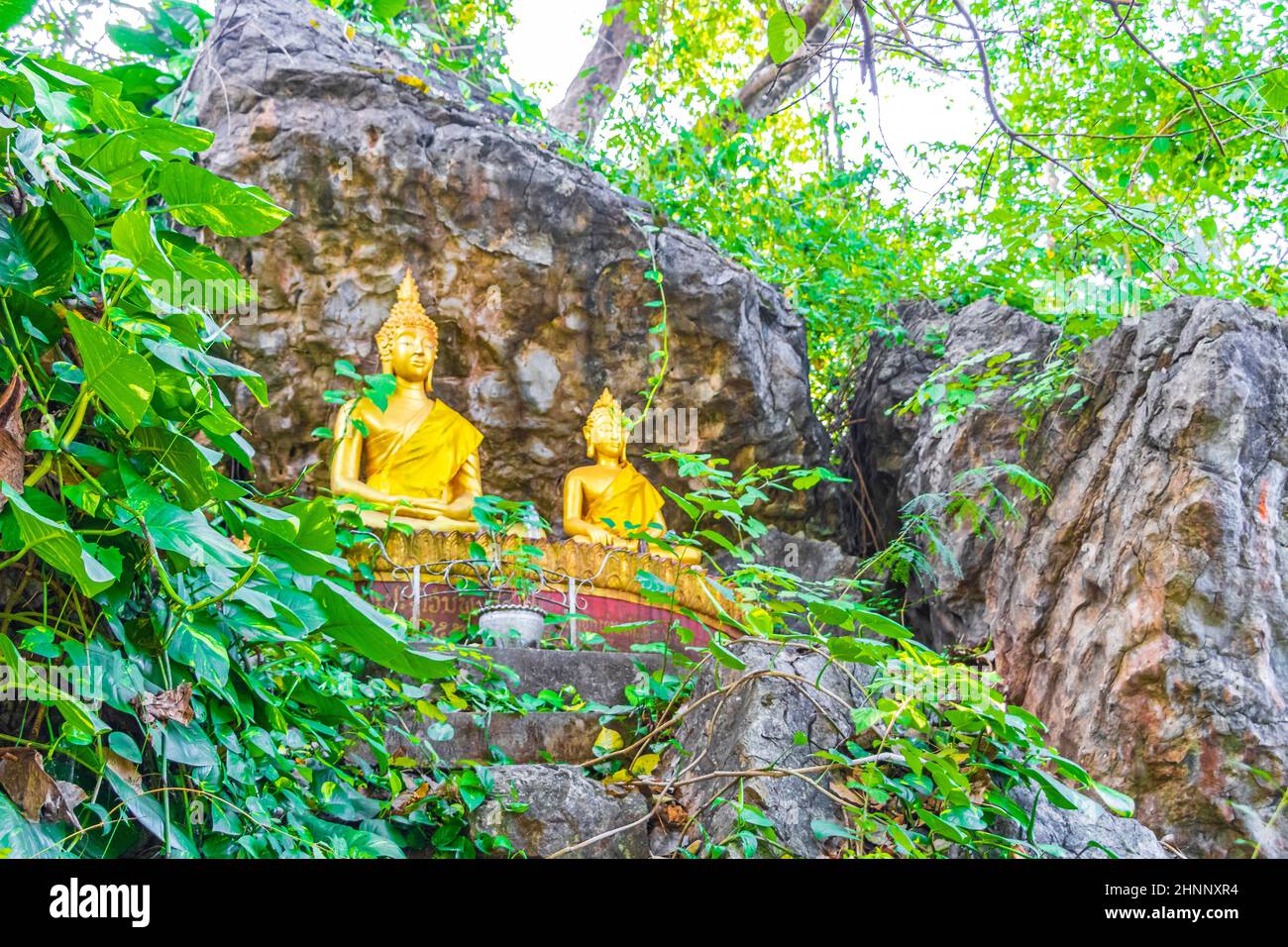 Belle phousi hill temple laos Banque de photographies et d’images à ...