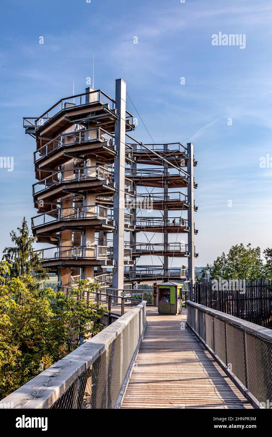 Sentier de la cime des arbres saarschleife baumwipfelpfad Banque de ...