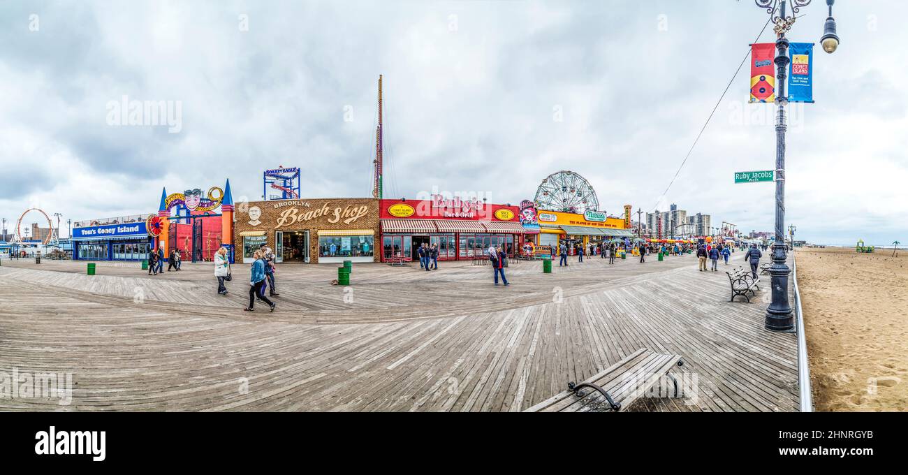 Promenade coney island Banque de photographies et d’images à haute ...