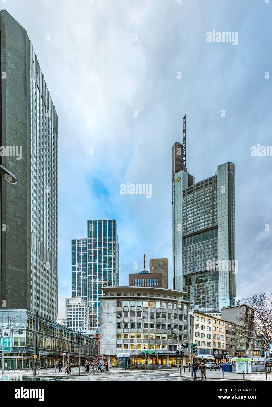 Neue Land Strasse