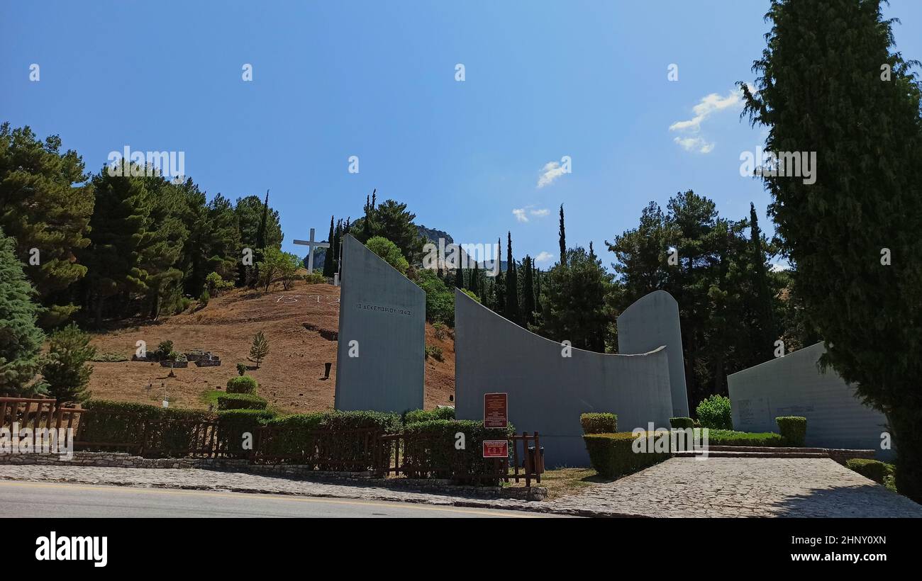 Site commémoratif (lieu de sacrifice) du massacre de Kalavryta Grèce ...