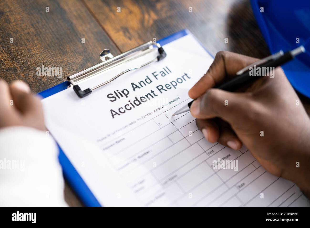 Fiche de remplissage et formulaire de rapport d'accident de chute Photo ...