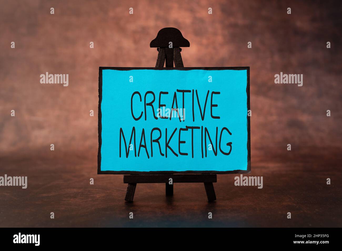 Texte d'écriture Creative Marketing, Word écrit sur la campagne pour ...