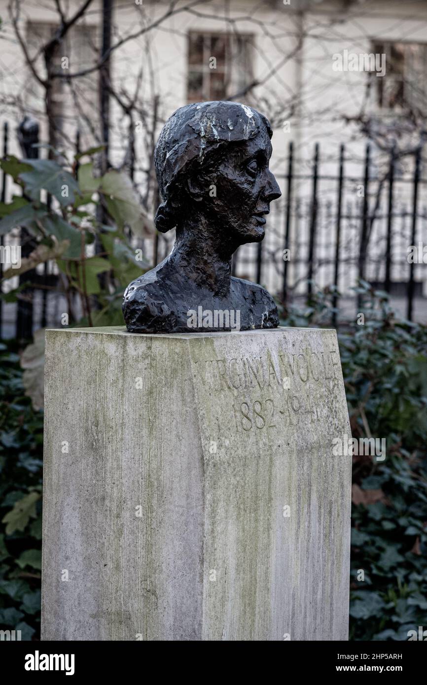 Virginia woolf statue Banque de photographies et d’images à haute ...